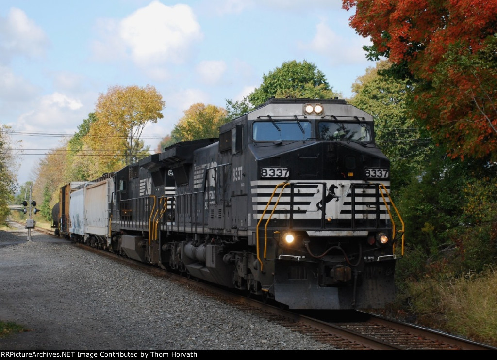 NS H76 prepares to work BR&W's interchange on the LEHL @ MP 48